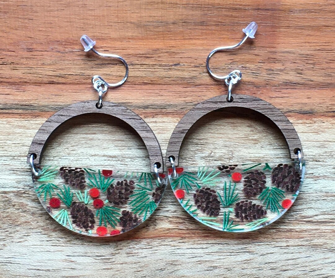 Walnut Wood Arch Connector With Pine Cones Red Berries and Pine Needles ...