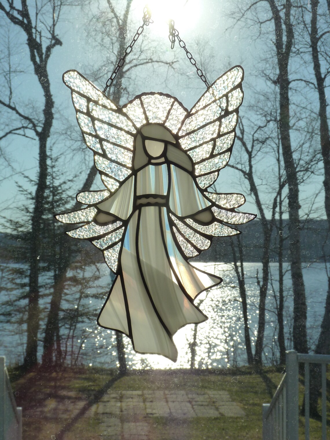 Un ange fait de vitrail. Tout le monde a besoin d'un ange gardien ...