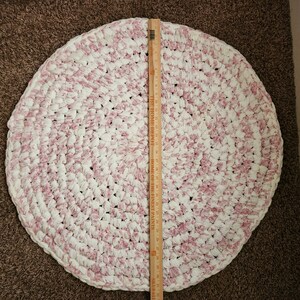 Pink Rag Rug, Handmade Pink White Cotton Round Upcycled Textile Fabric ...