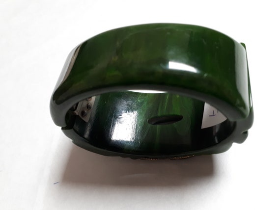 GREEN bakelite clamper, forties, gold metal thread, a… - Gem