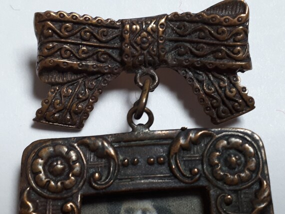 MINI Antique vintage photo frame brooch, brass with b… - Gem