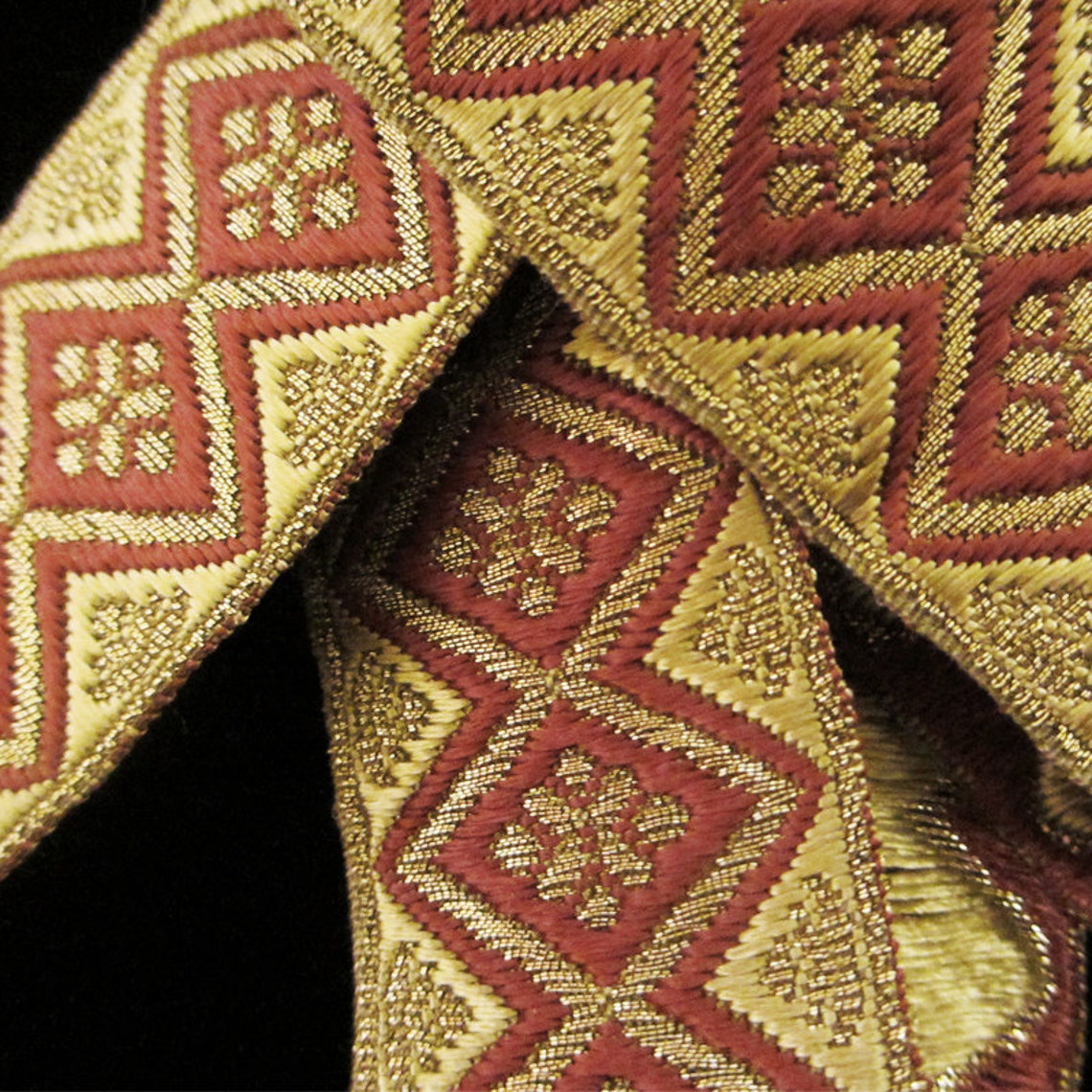 843.1 Hampton Court Metallic Galloon Narrow 1" (25mm), Vestment Trim ...