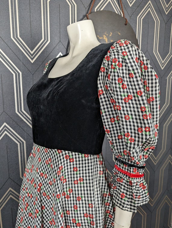 Original 1970's Black Velvet Flocked Floral Print Cot… - Gem