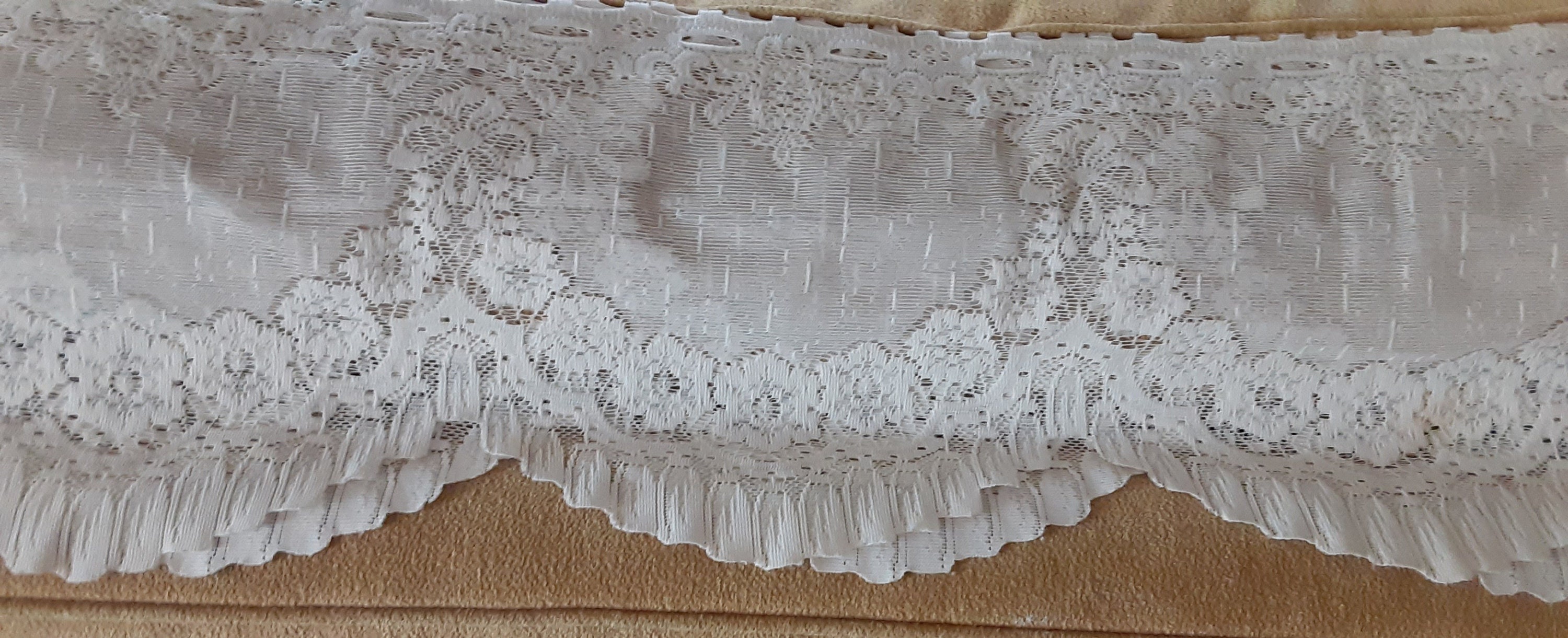Vintage White Lace Valance 3 Yard Length Lying Flat Ungathered on Rod ...