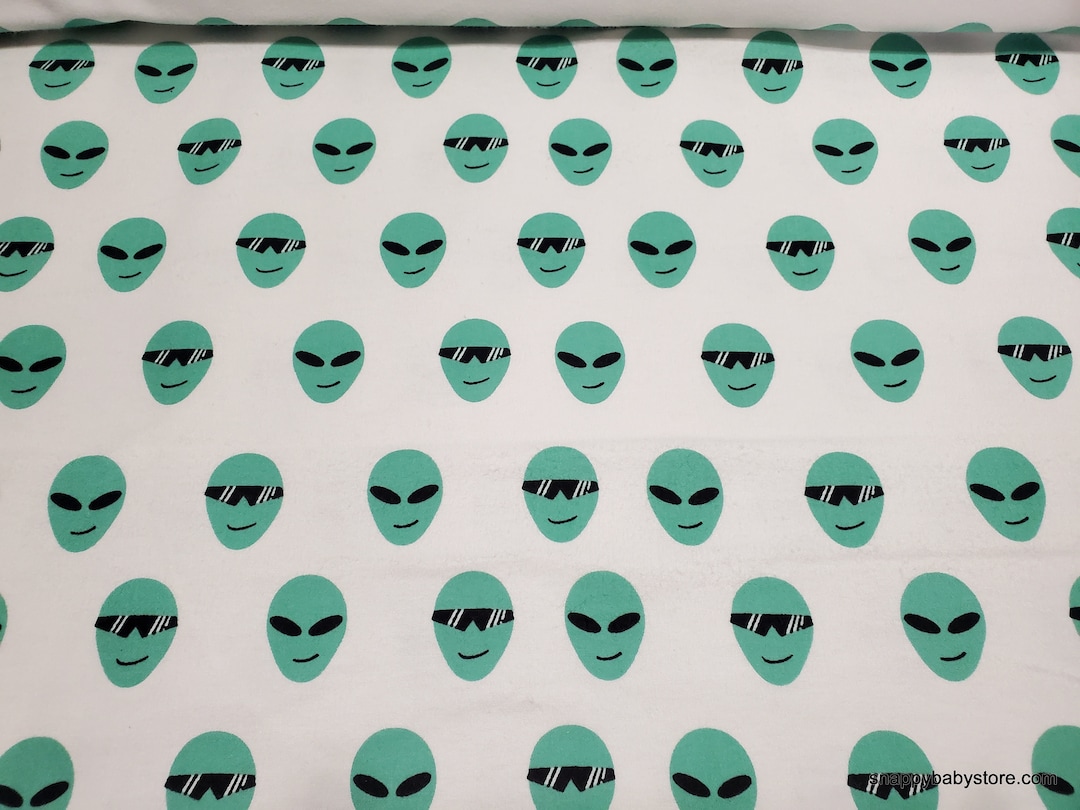 Flannel Fabric - Aliens Faces on White - by the Yard - 100% Cotton ...