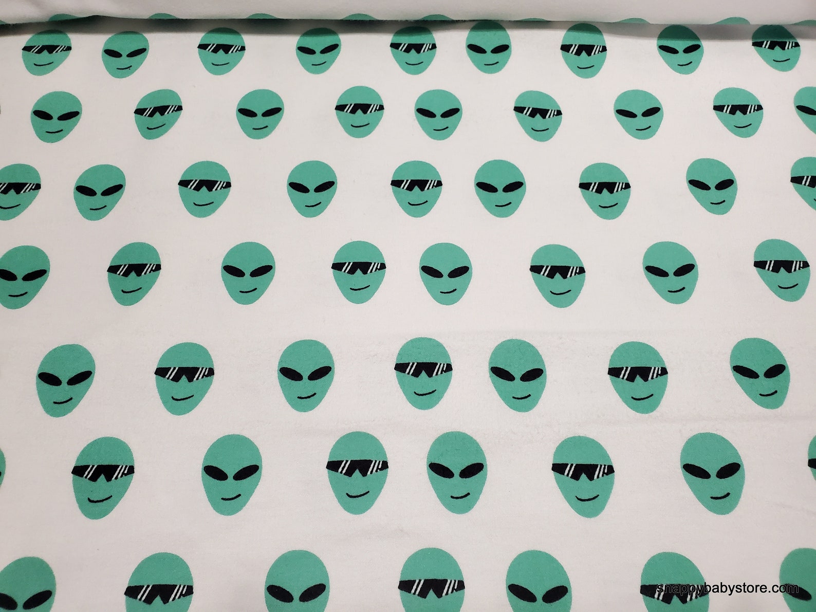 Flannel Fabric Aliens Faces on White by the Yard 100% - Etsy