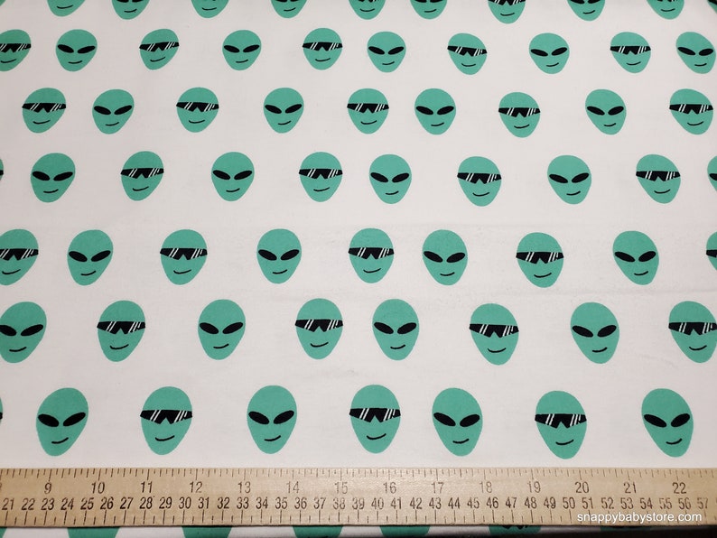 Flannel Fabric Aliens Faces on White by the Yard 100% - Etsy