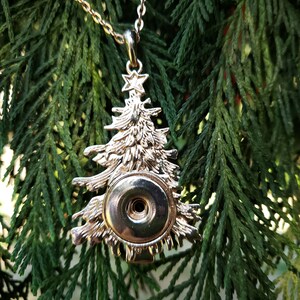 0823 - Gold Christmas Tree Snap Necklace With Two Snap Charms / Santa ...