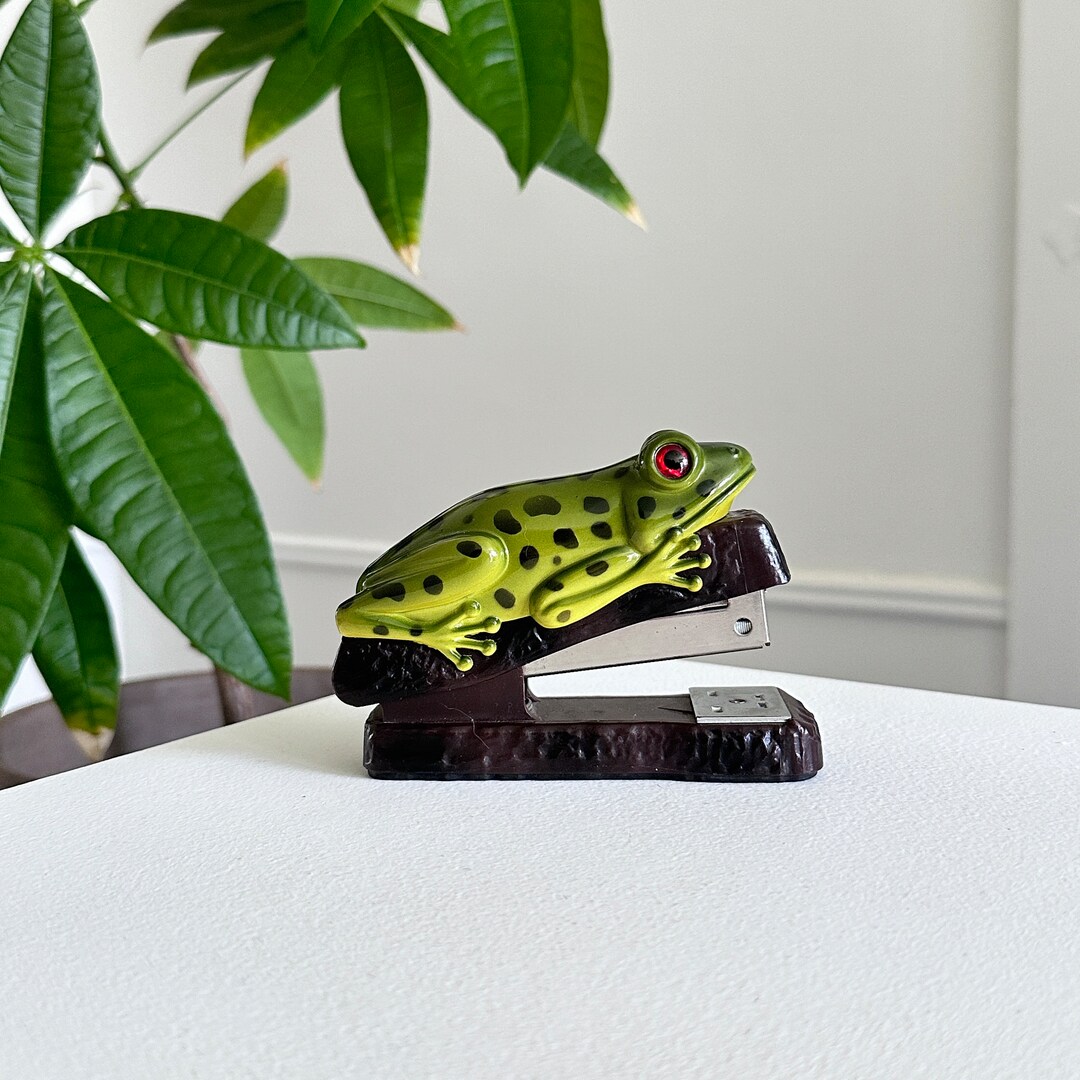 Vintage Red Eyed Green Spotted Tree Frog Stapler Graphic Pop Art Office ...