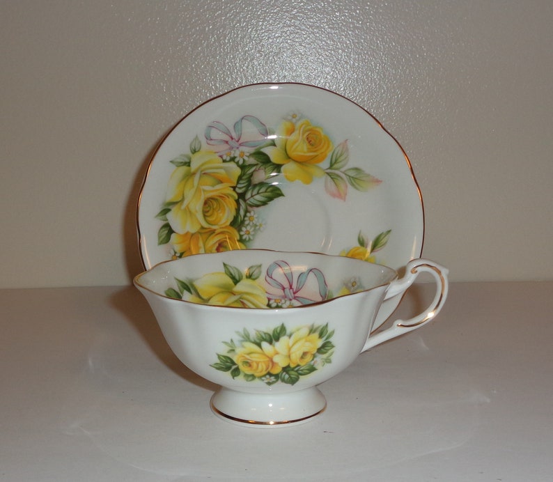 Royal Standard Wide Mouth Square Cabbage Roses With Ribbon Cup and ...