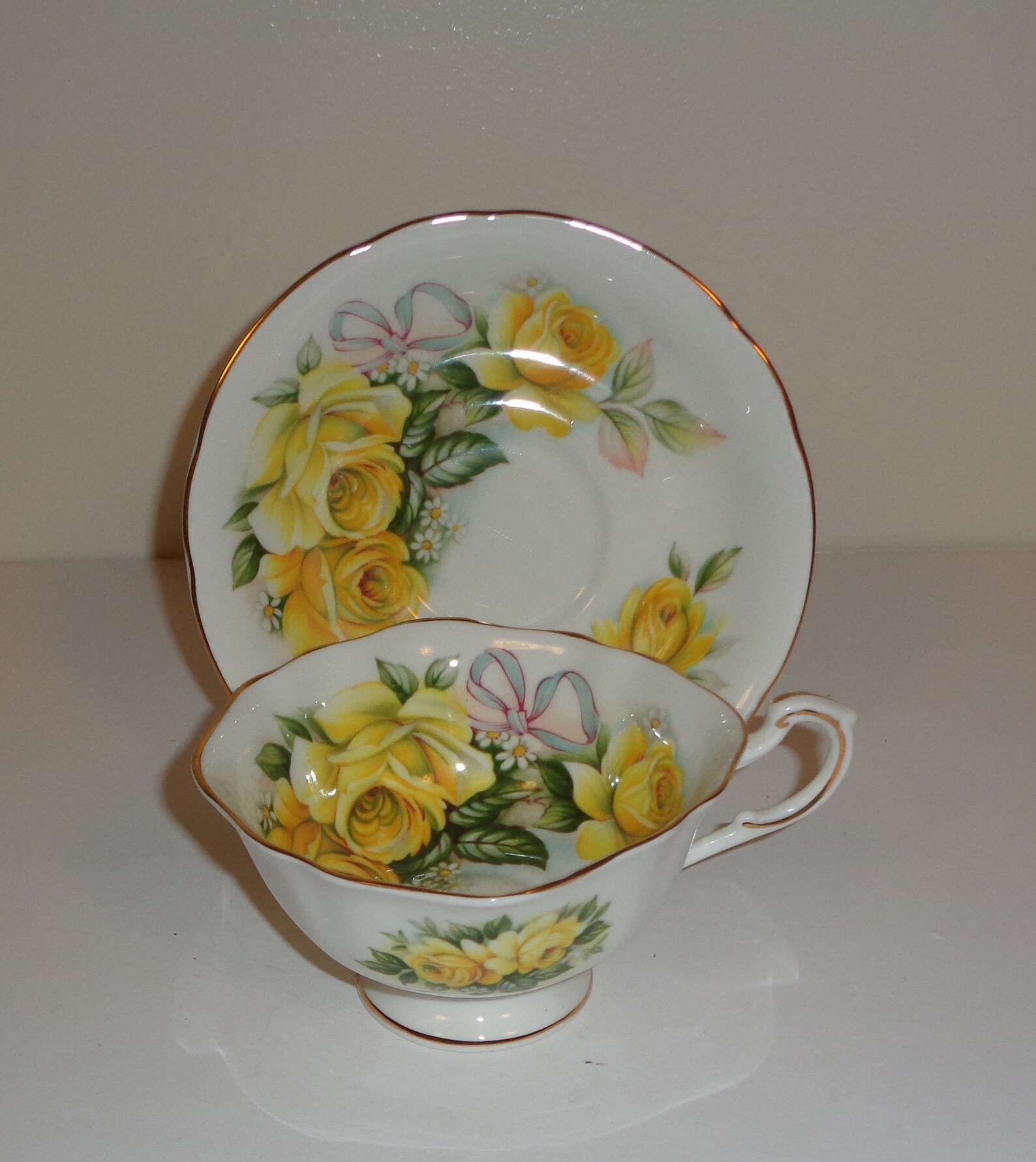 Royal Standard Wide Mouth Square Cabbage Roses With Ribbon Cup and ...