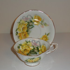 Royal Standard Wide Mouth Square Cabbage Roses With Ribbon Cup and ...