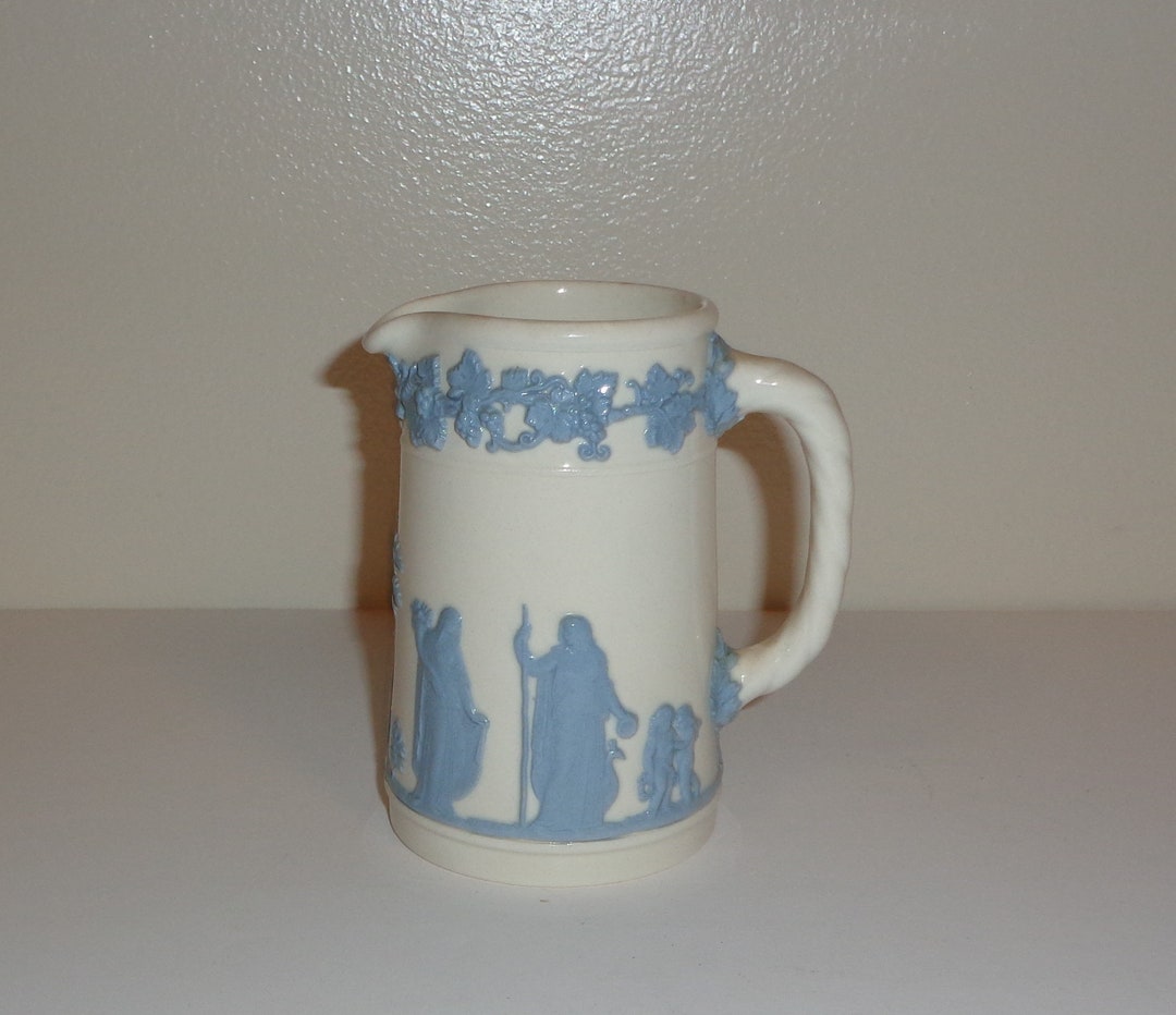 Wedgwood Queensware Lavendel auf cremefarbenem 4-Zoll-Krug mit ...