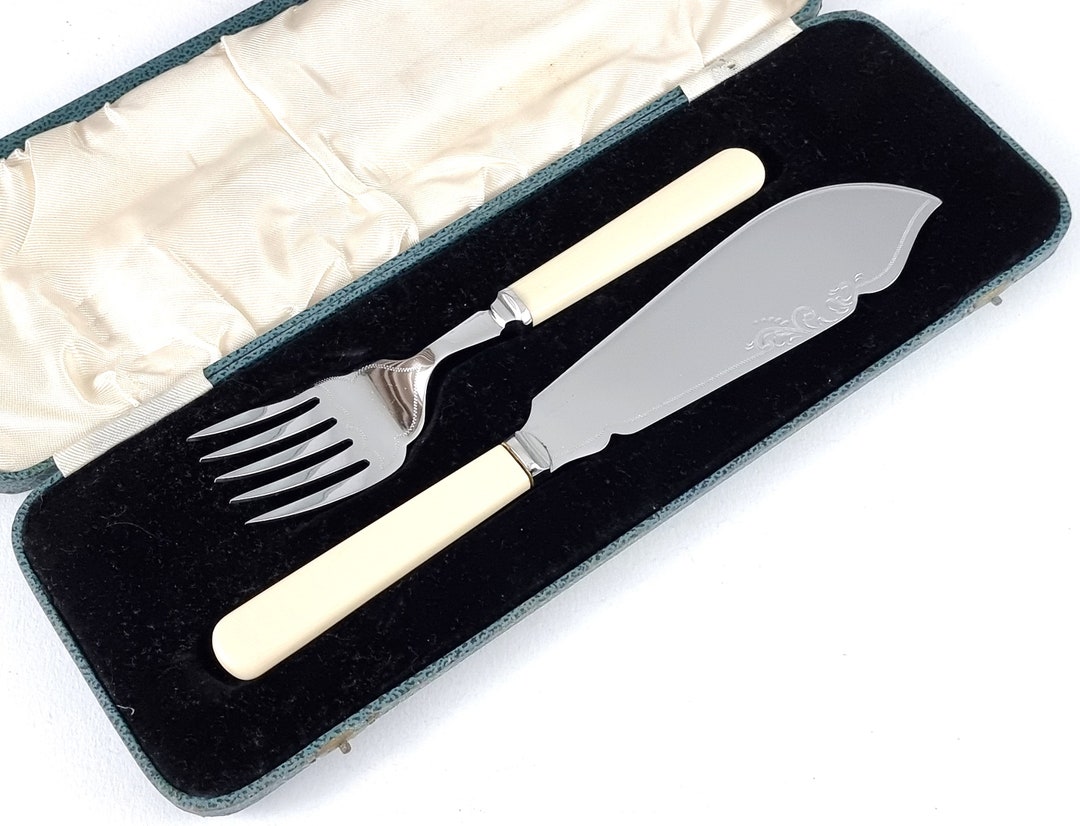 Vintage Cased Flatware, Pair of Fish Servers, Chrome Stainless Plate ...