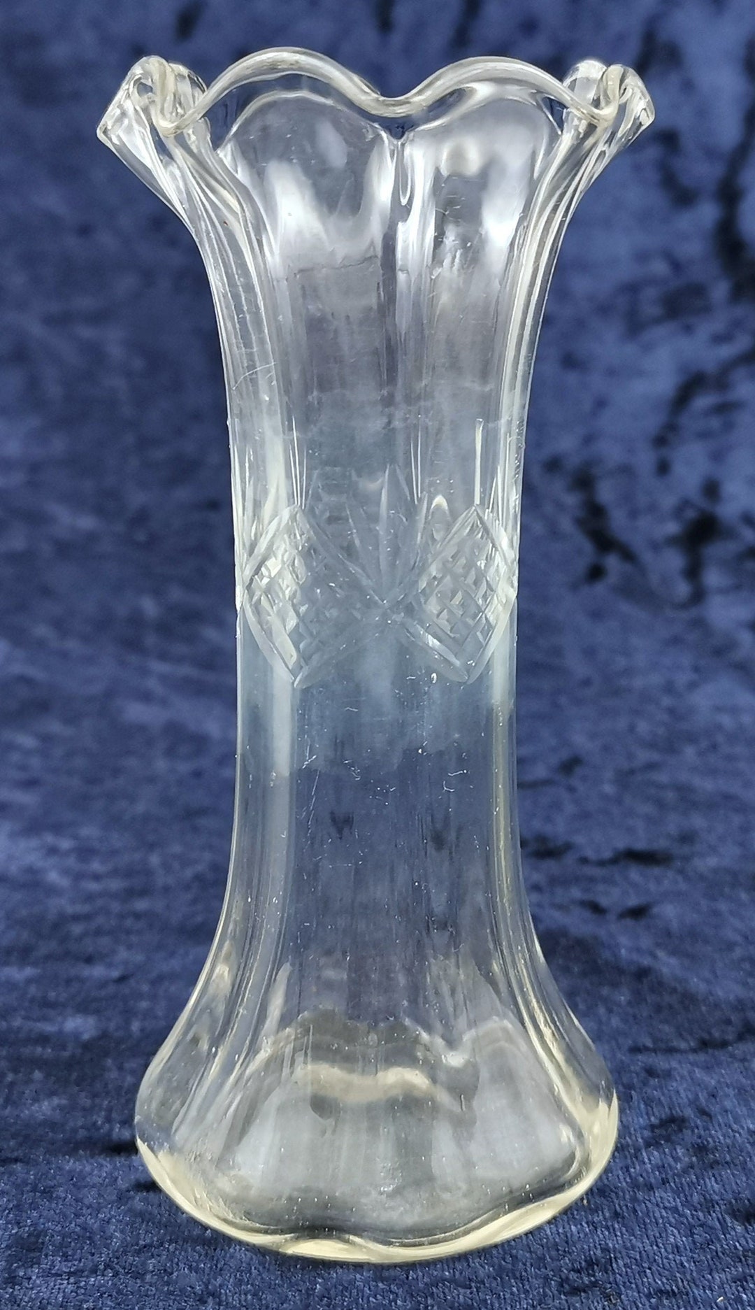 Traditional Glass Vase, Handkerchief Rim, Decorative Border, Specimen ...