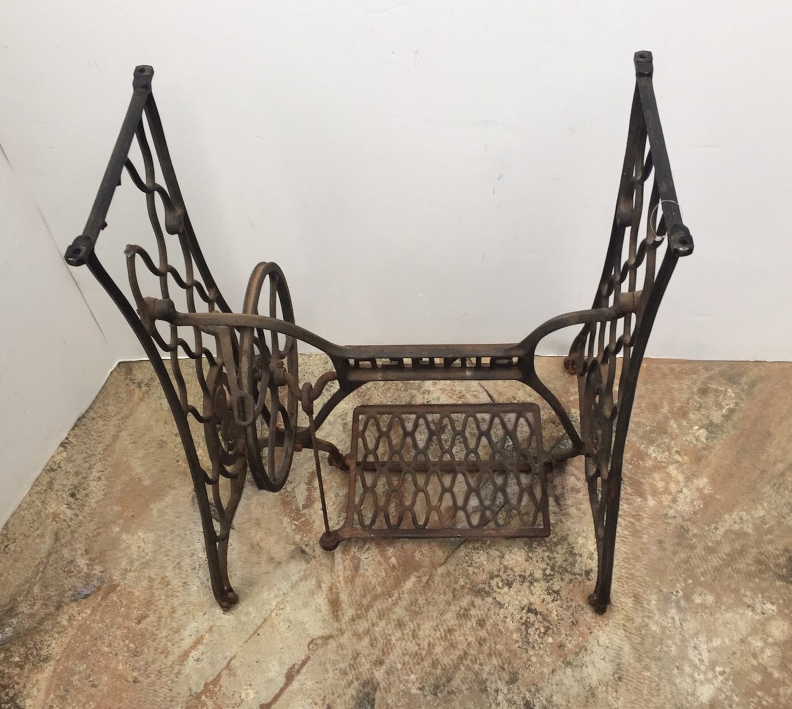 Vintage Singer Treadle Sewing Machine Base Iron Working Paddle Wheel ...