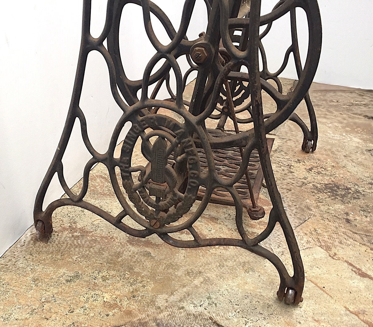 Vintage Singer Treadle Sewing Machine Base Iron Working Paddle Wheel ...