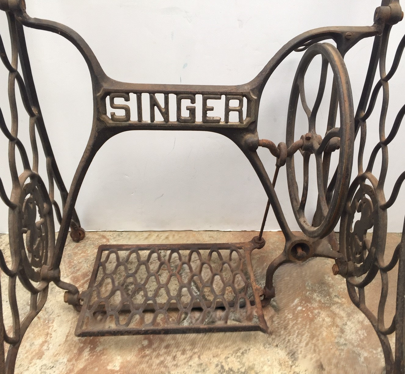 Vintage Singer Treadle Sewing Machine Base Iron Working Paddle Wheel ...