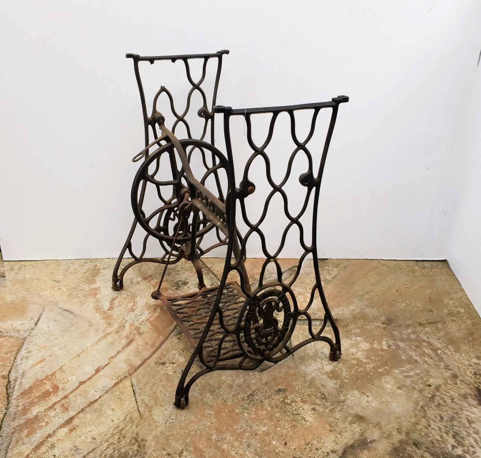 Vintage Singer Treadle Sewing Machine Base Iron Working Paddle Wheel ...