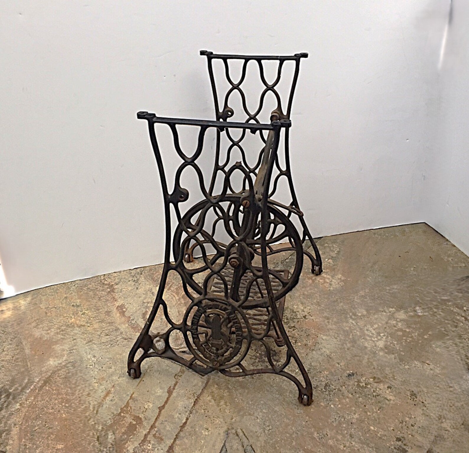 Vintage Singer Treadle Sewing Machine Base Iron Working Paddle Wheel ...