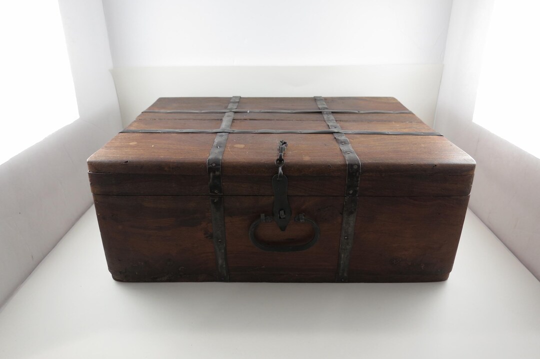 Antique Wooden Treasure Keepsake Storage Box With Metal Bands and Latch ...