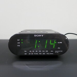 Vintage 1990's Sony Dream Machine FM/AM Digital Clock Radio Alarm Clock ...