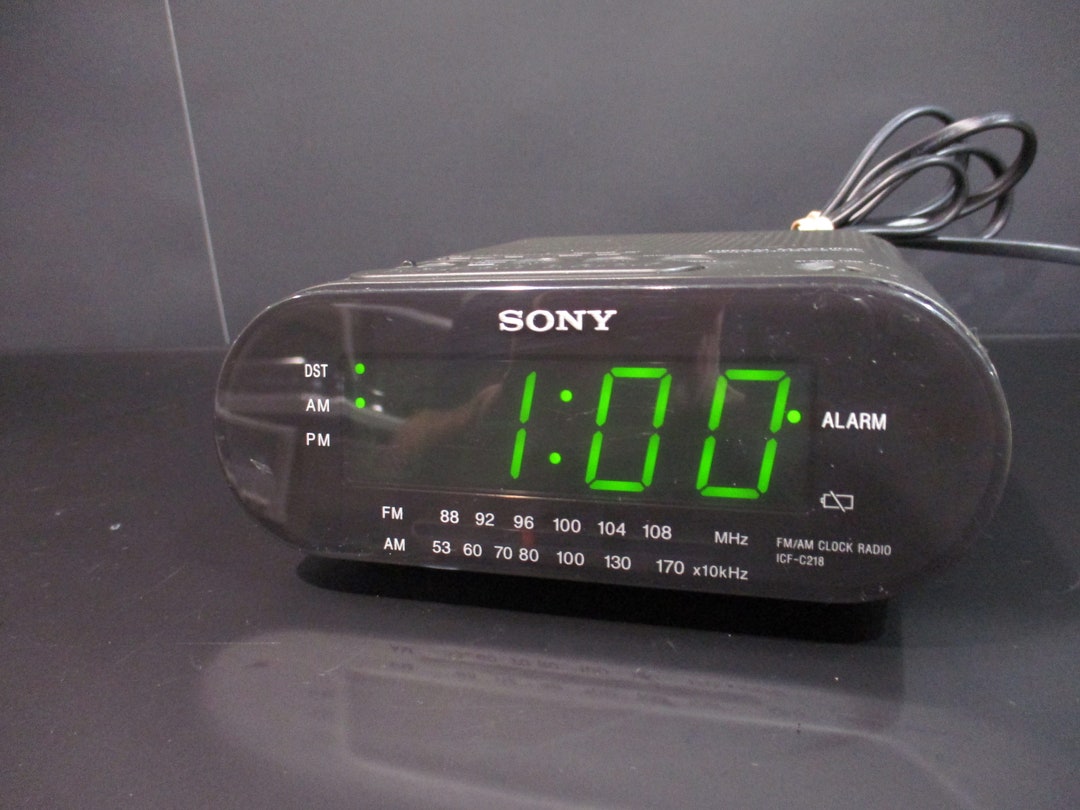 Vintage 1990's Sony Dream Machine FM/AM Digital Clock Radio Alarm Clock ...