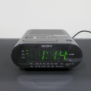 Vintage 1990's Sony Dream Machine FM/AM Digital Clock Radio Alarm Clock ...