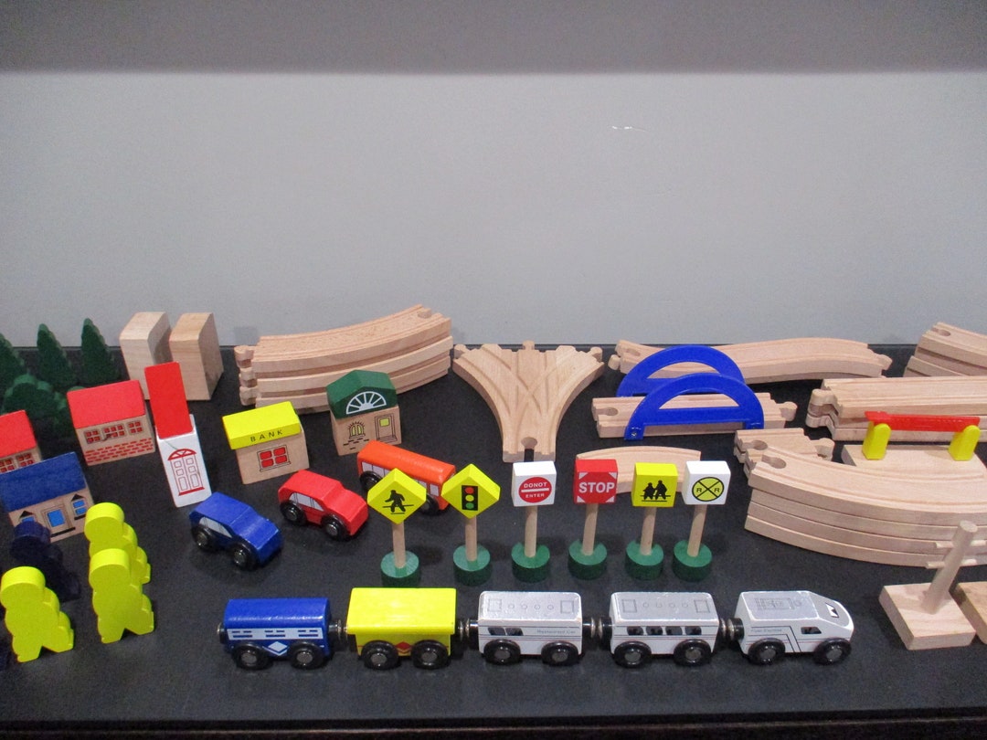Huge 77 Piece Vintage Brio Thomas Other Wooden Train Set Town Cars ...