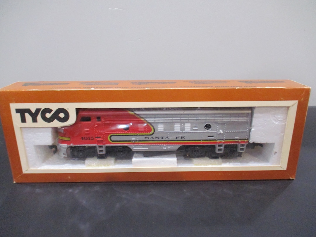 Vintage Tyco Trains HO Scale Santa Fe 4015 Powered Engine New in ...