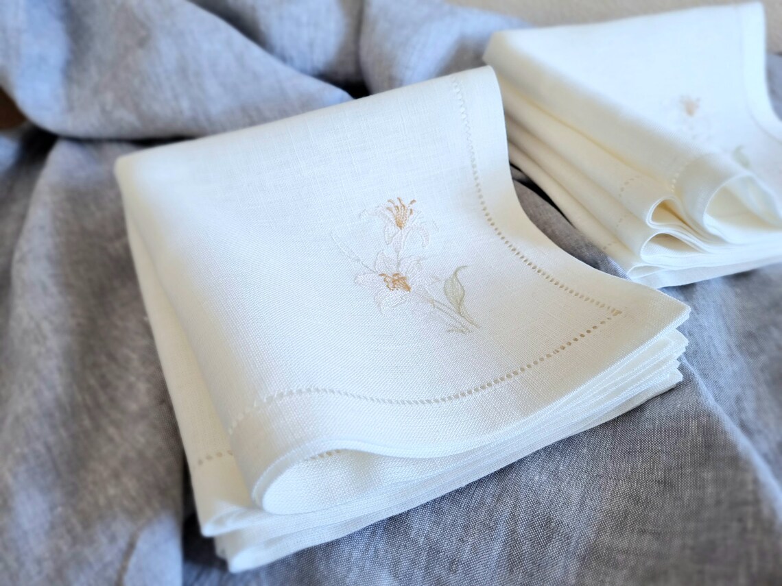 Linen Dinner Napkin With Lily Embroidery Embroidered Napkin - Etsy