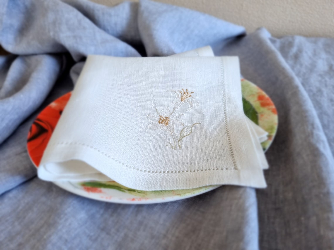 Linen Dinner Napkin With Lily Embroidery Embroidered Napkin - Etsy