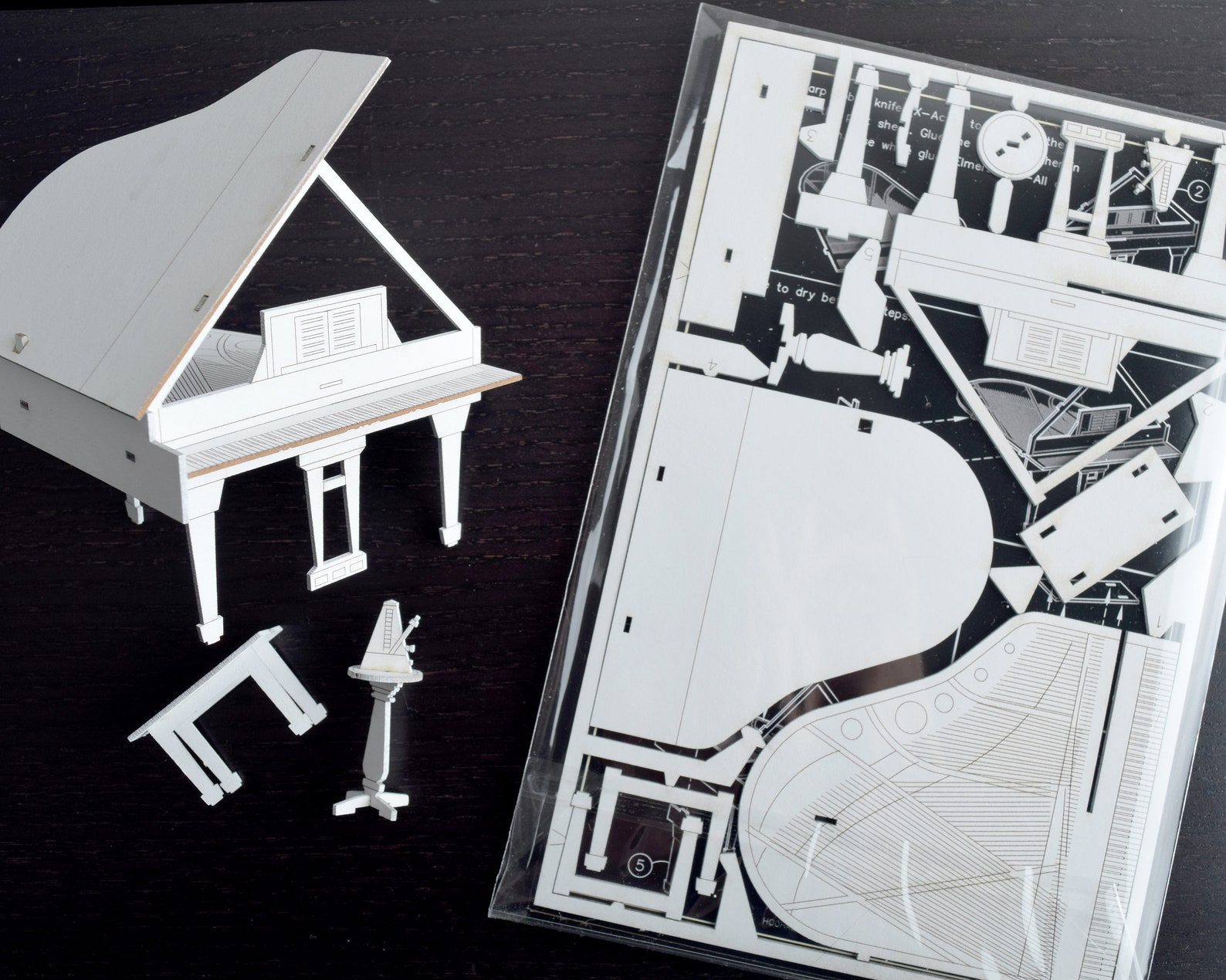 Grand Piano Model Kit, Piano, Bench & Metronome, Scale 18:1, Miniature ...