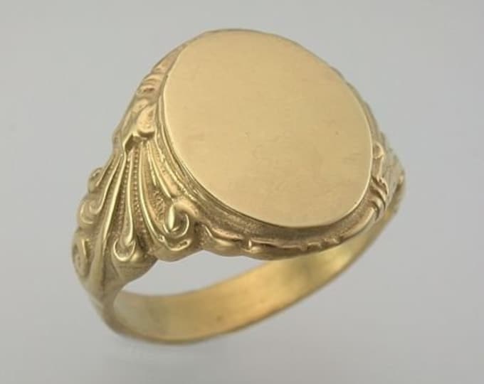 Custom Family Crest Signet Ring - Etsy Canada