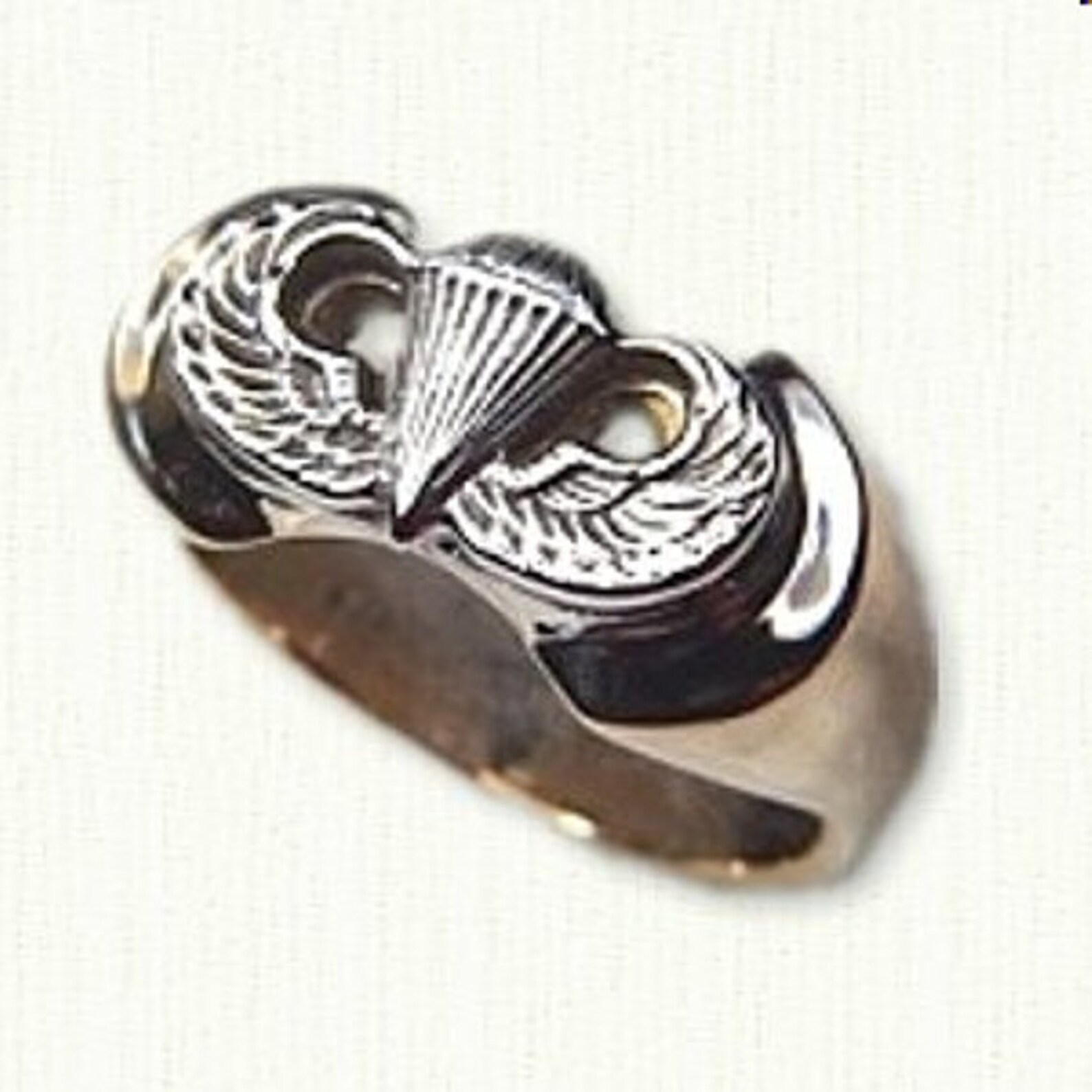 Airborne Jump Wings Signet Ring (RR02975A) - Great Military and ...