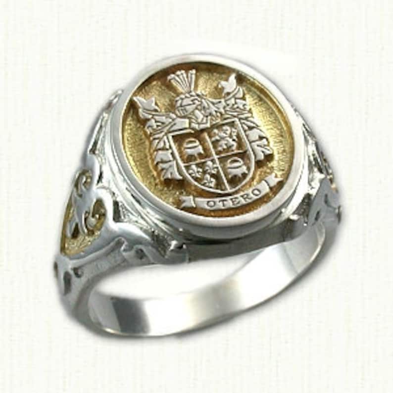 Custom Family Crest Signet Ring - Etsy Canada