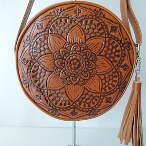 ROUND LEATHER BAG in Hand Tooled Antique Tan Beautiful Hand Carved ...