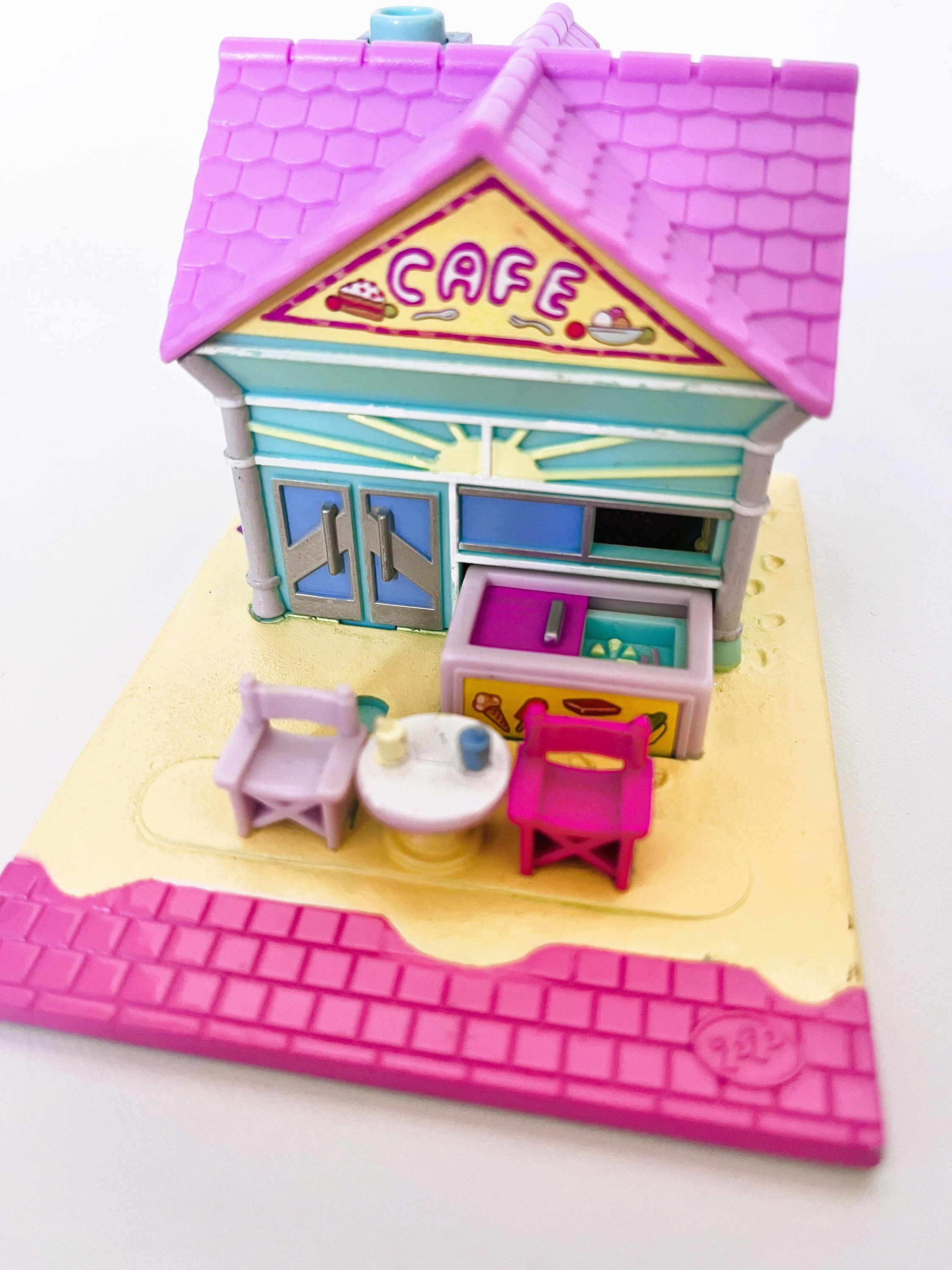 Polly Pocket Beach Café With 2 Dolls Polly Pocket and Lulu - Etsy