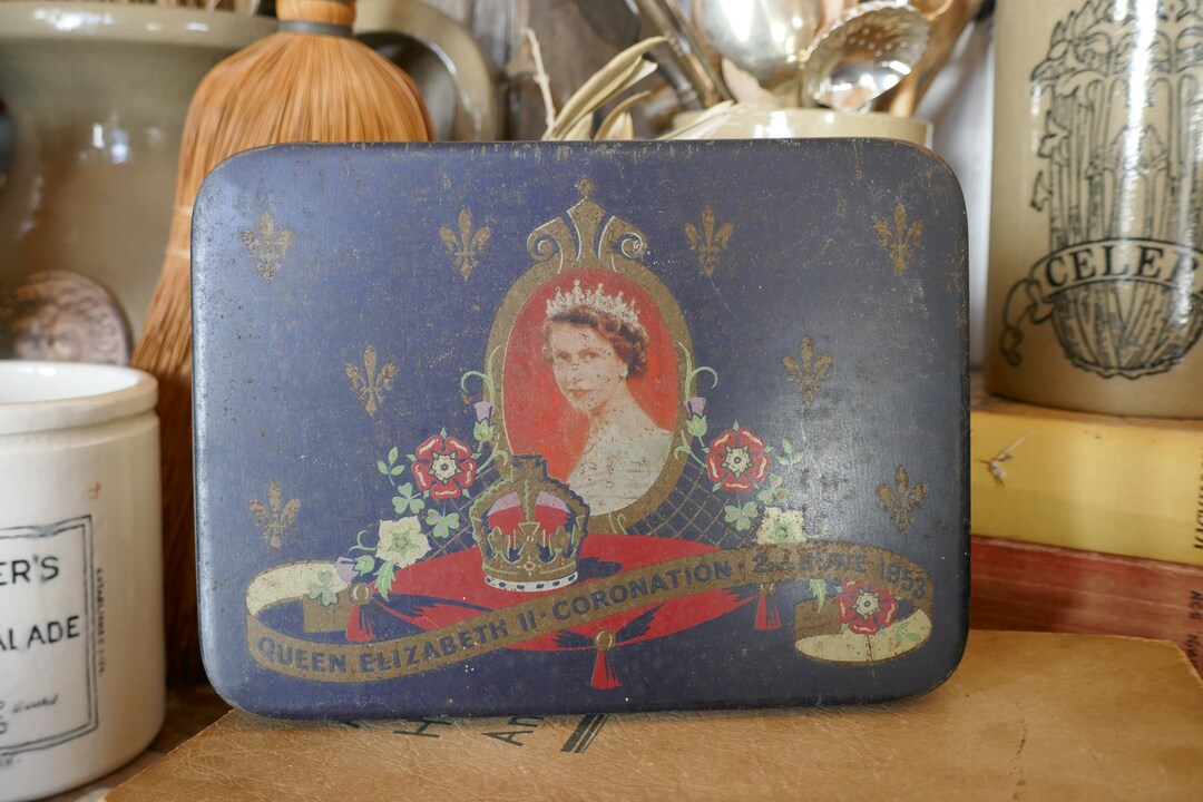Vintage Queen Tin - Keepsake Box - Vintage Candy Tin - Vintage Sweet ...