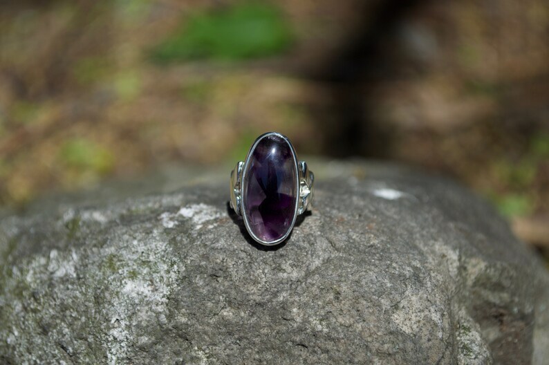 Thin Oval Atomic Amethyst Stone Ring // Atomic Amethyst - Etsy