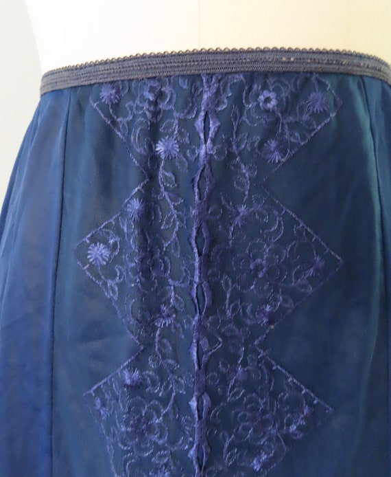 1970s navy lace ruffle half slip | womens medium | sl… - Gem
