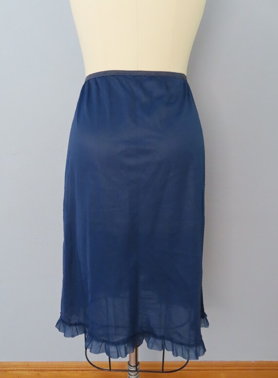 1970s navy lace ruffle half slip | womens medium | sl… - Gem