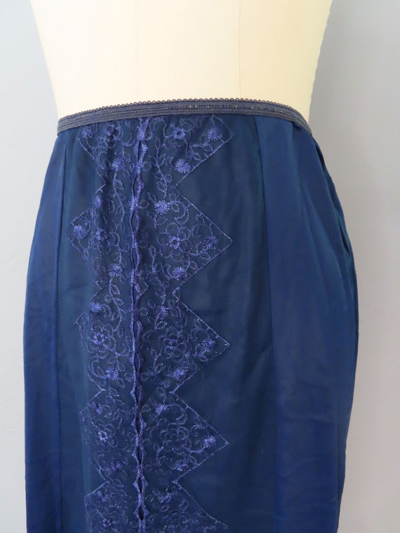 1970s navy lace ruffle half slip | womens medium | sl… - Gem