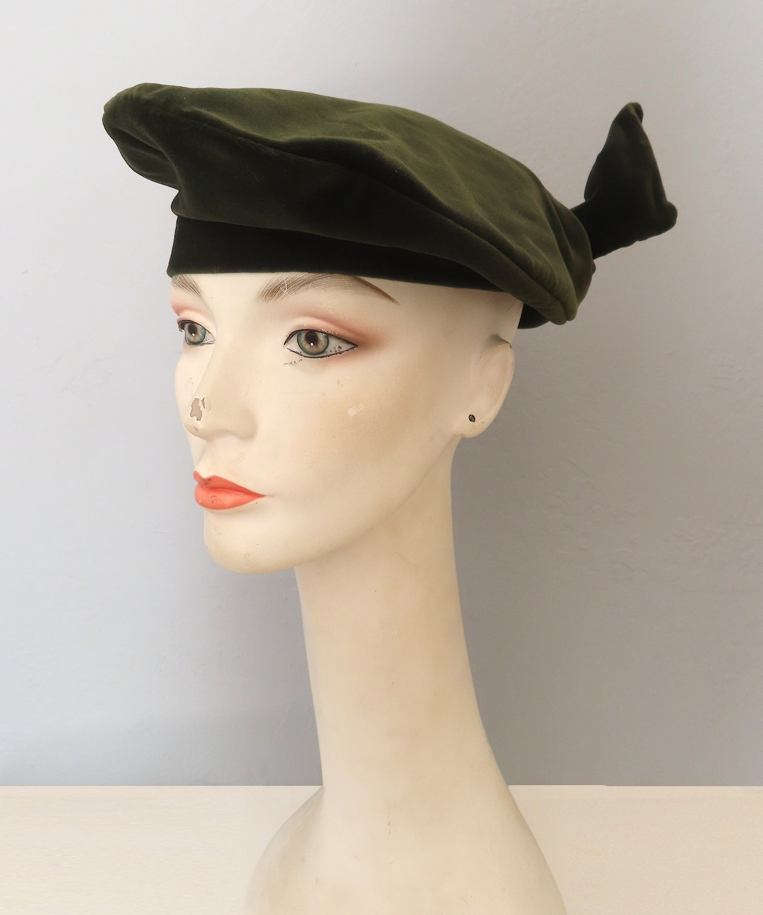 1990s Green Crushable Velvet Beret Style Hat With Tie Bow Casual Beret ...