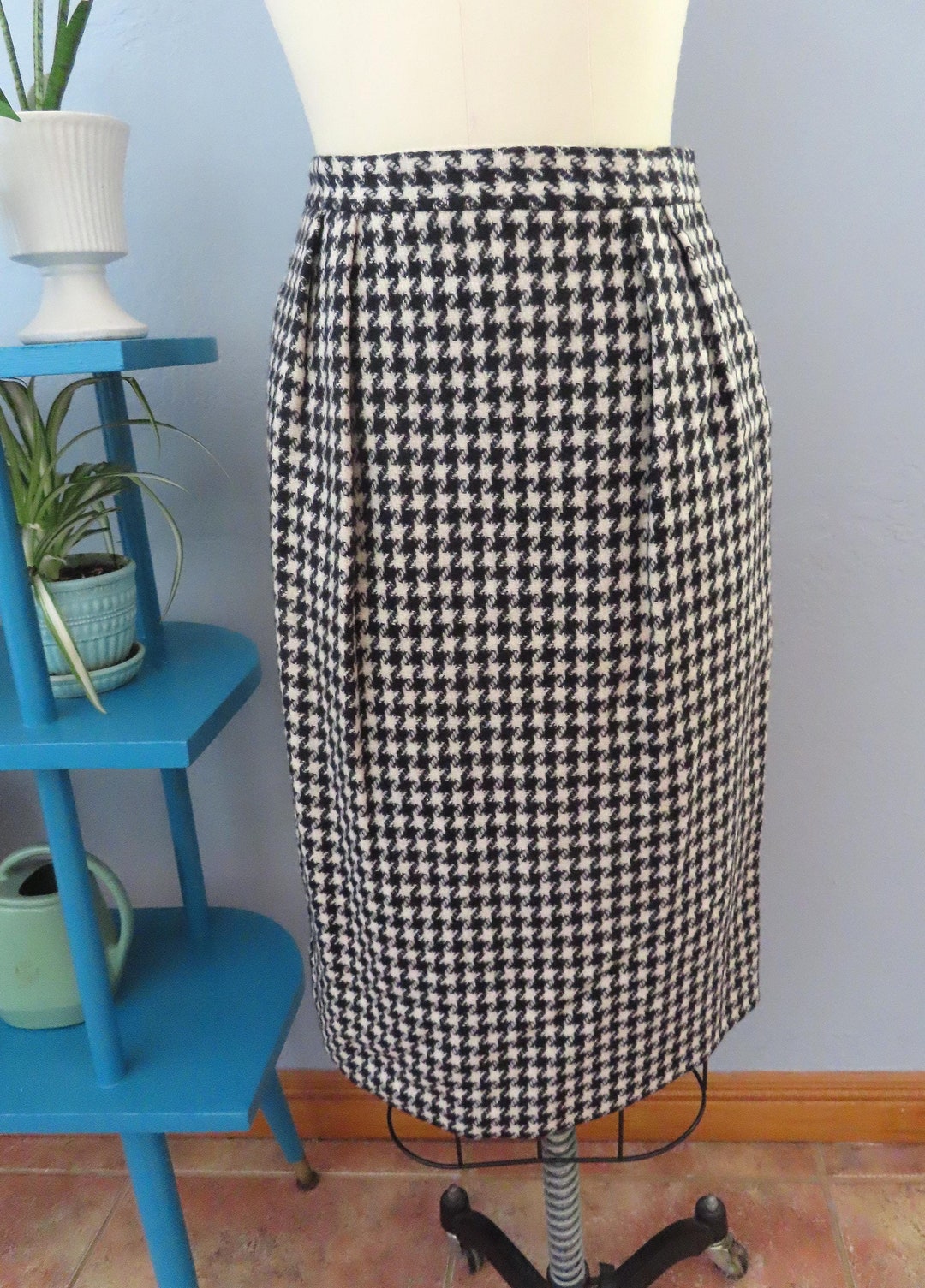 1970s Bill Blass Houndstooth Wool Skirt: High Waisted Midi, Size Medium ...