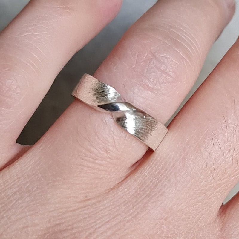 Mobius Ring - Etsy