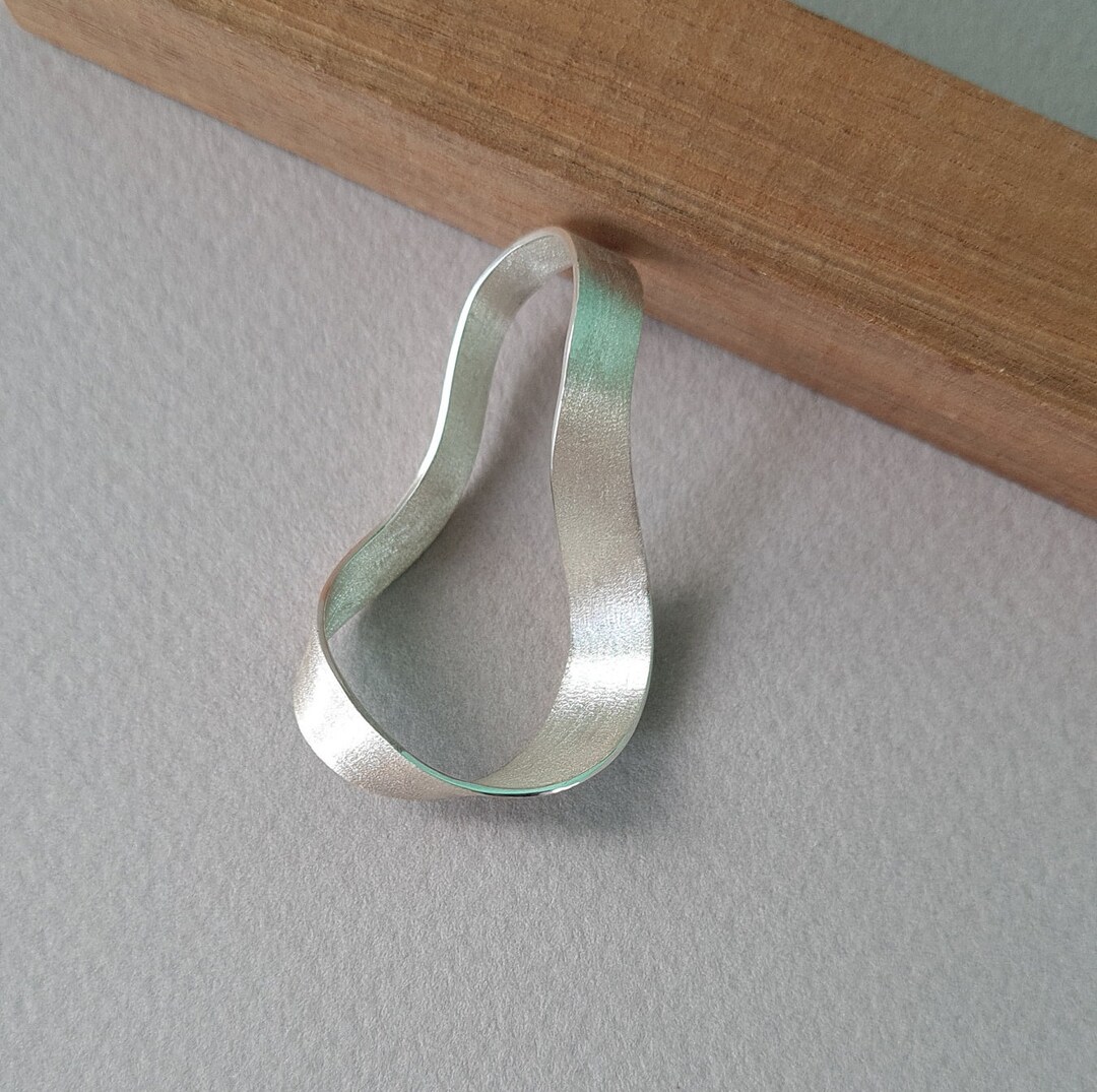 Large Mobius Strip Pendant, Geometric Math Necklace - Etsy