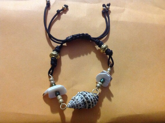 Items similar to Woman sea shell bracelets, summer stylish bracelets ...