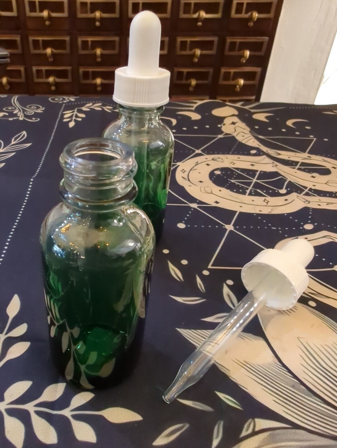 1 Oz Green Shaded Glass Round Tincture Apothecary Bottles With White ...