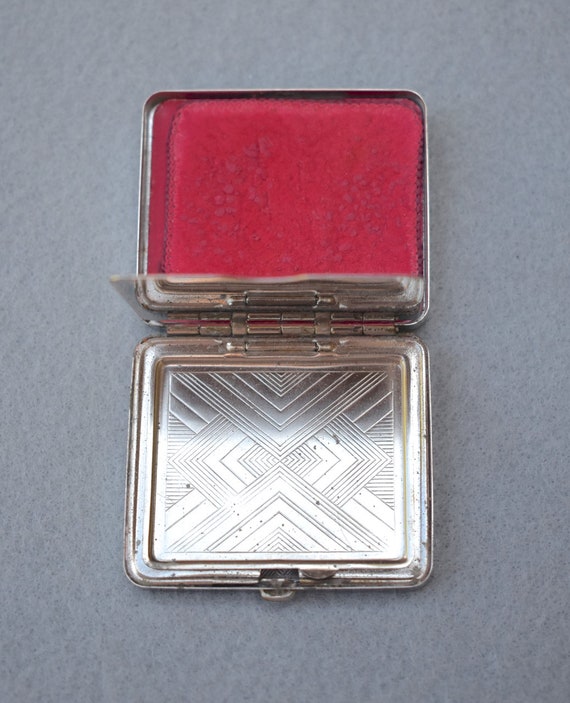 Victorian Style Compact Vintage Collectible - Gem